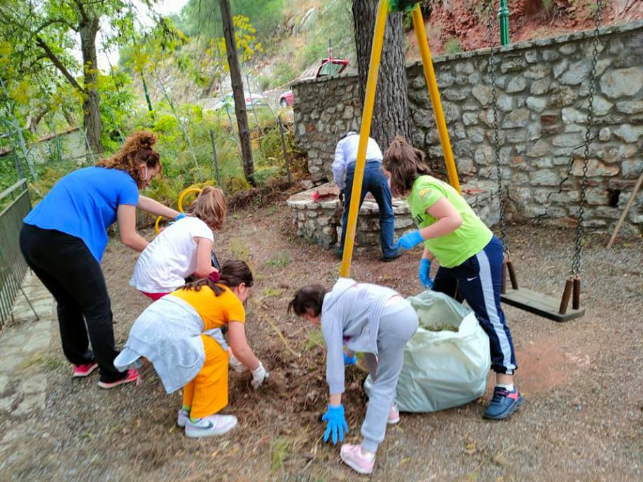 Εθελοντική δράση καθαρισμού στην Καρύταινα (εικόνες) - Kalimera Arkadia